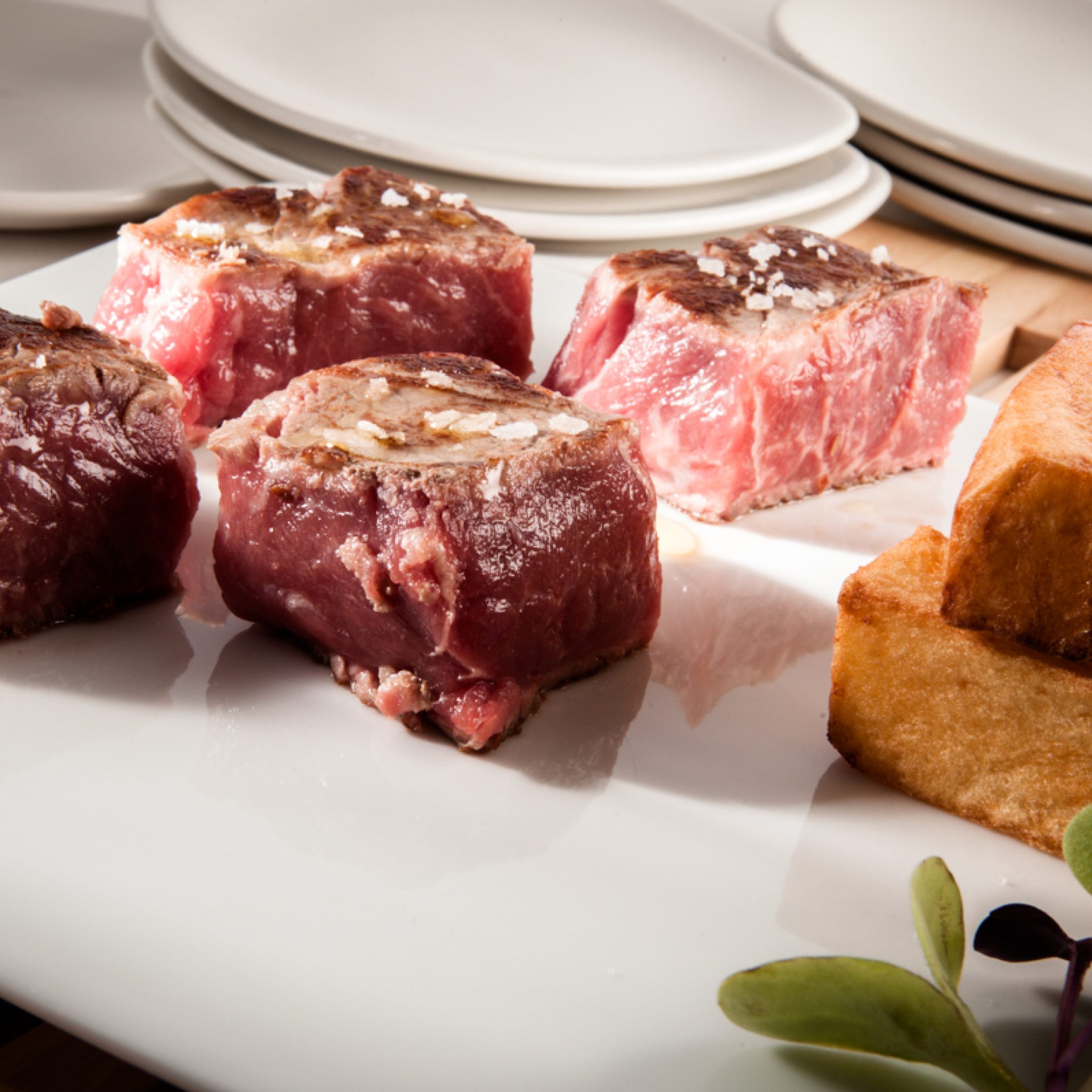Chuletón con pimientos de Padrón fritos | Cocina de La Dehesa