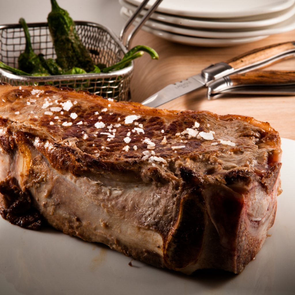 Chuletón con patatas puente nuevo | Cocina de La Dehesa