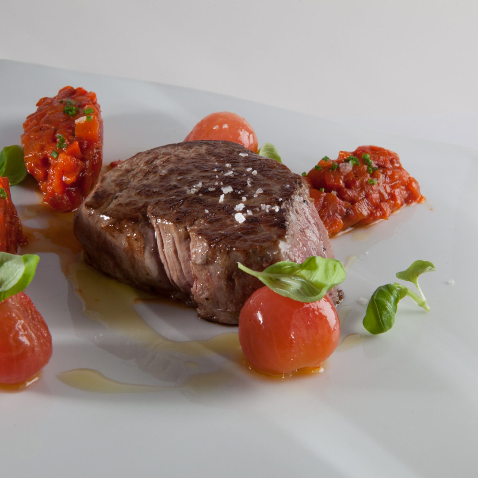 Steak-tartar de solomillo con patatas souflé | Cocina de La Dehesa