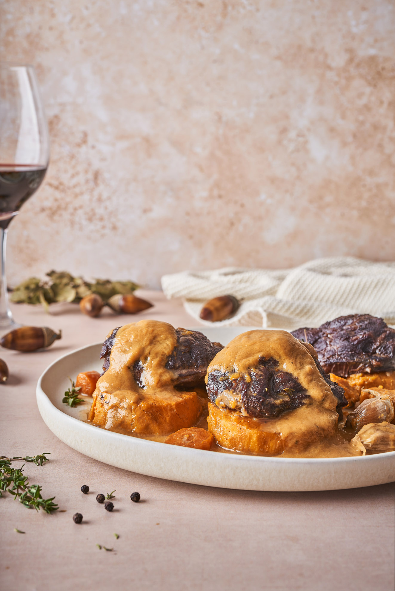 Carrillada de bellota 100% ibérica con vino y boniato | Cocina de La Dehesa